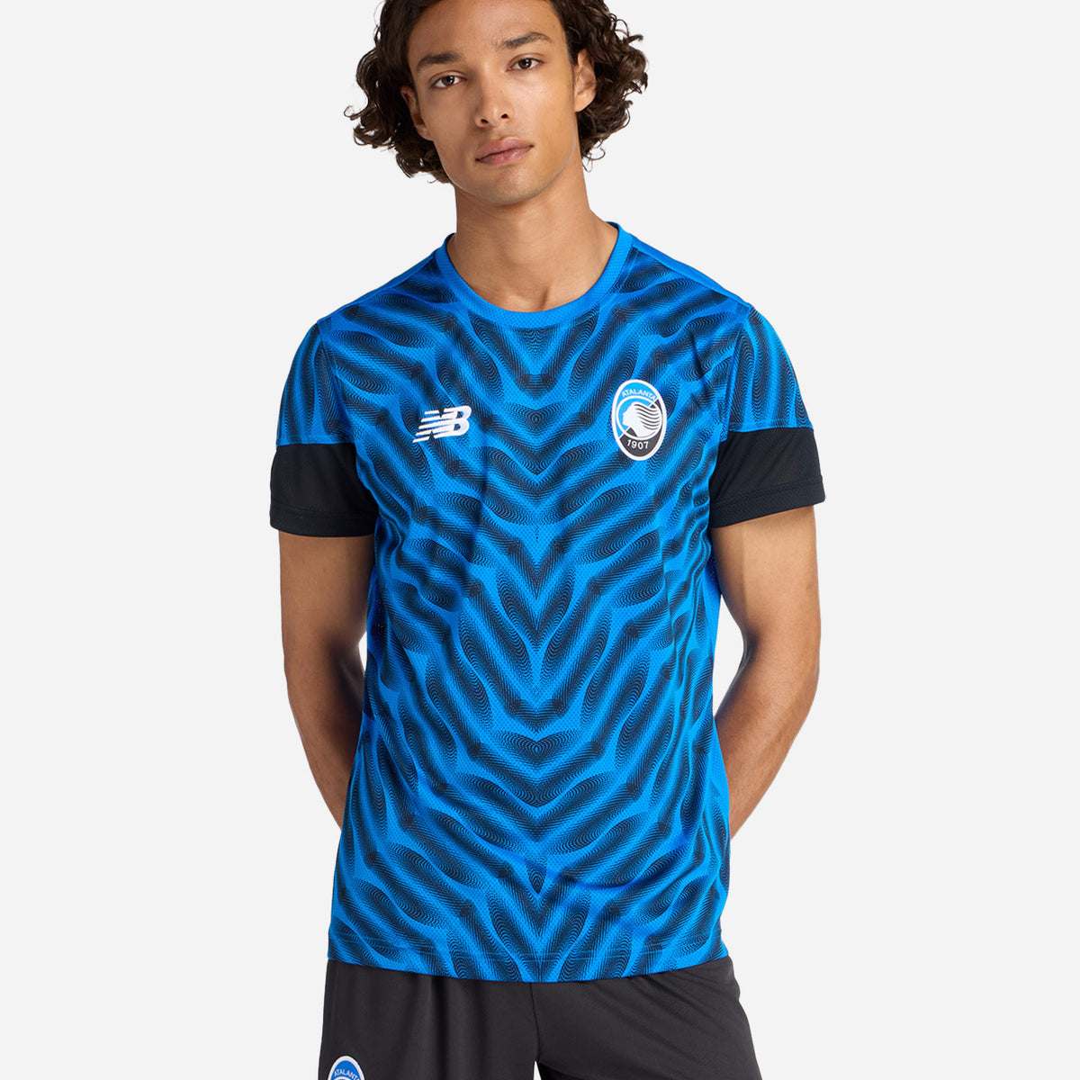 ABBIGLIAMENTO CALCIO UFFICIALE NEW BALANCE ATALANTA PREMATCH HOME 25-26 ...